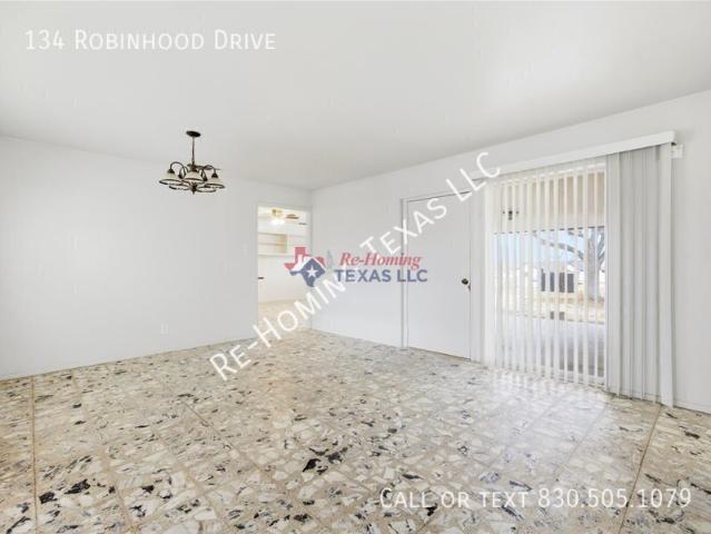 3 BR, 2 BA Apartment 134 Robinhood Drive, Kenedy, TX 78119