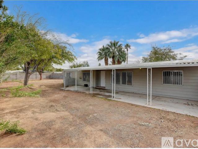 3 BR, 2 BA Apartment 136 Sir Thomas Dr, Las Vegas, NV 89110