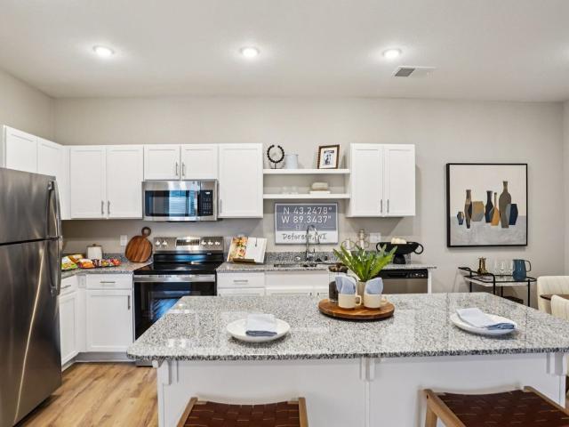3 BR, 2 BA Apartment 1381 Cherry Blossom Street Unit 221, Aurora, IL 60503