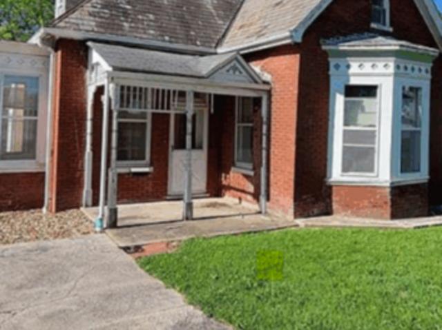 3 BR, 2 BA Apartment 1 216 E Walton St, Warrenton, MO 63383