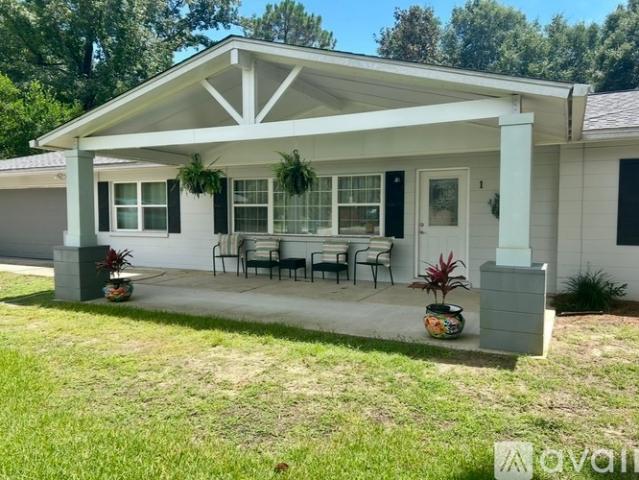 3 BR, 2 BA Apartment 1 Buckingham Way, Shalimar, FL 32579
