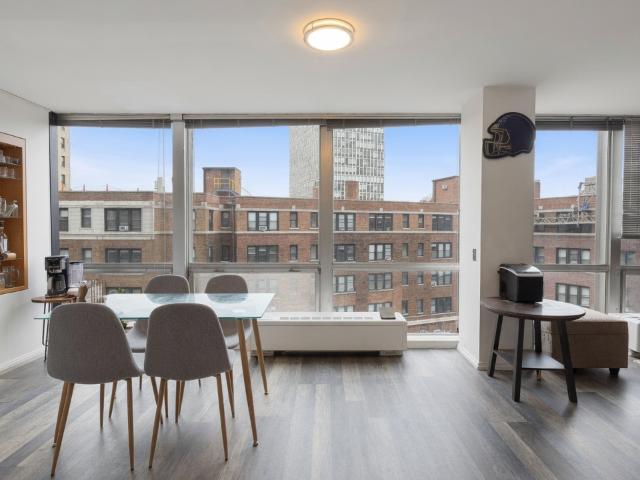 3 BR, 2 BA Apartment 2400 North Lakeview Avenue, Chicago, IL 60614