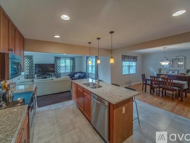 3 BR, 2 BA Apartment 2404 Wendy Way Drive, Belleville, IL 62221