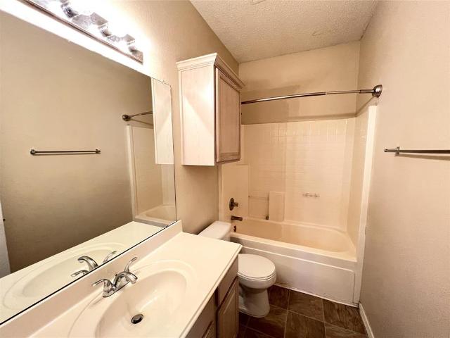3 BR, 2 BA Apartment 2416 Wildwood Lane, Denton, TX 76210