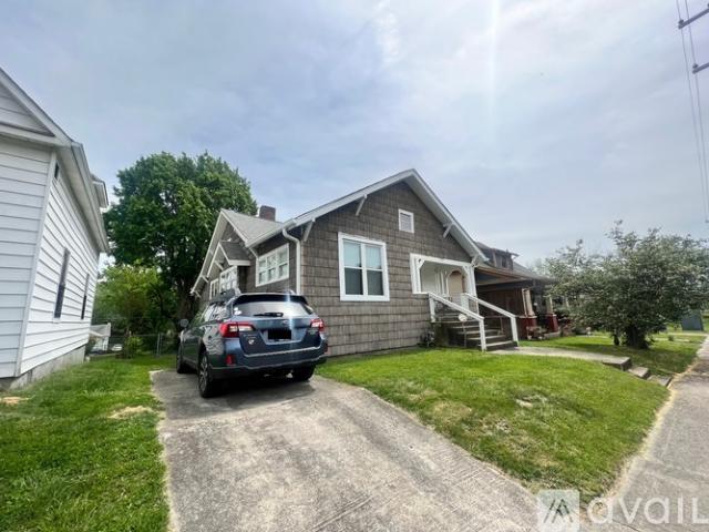 3 BR, 2 BA Apartment 2418 Washington Ave, Knoxville, TN 37917