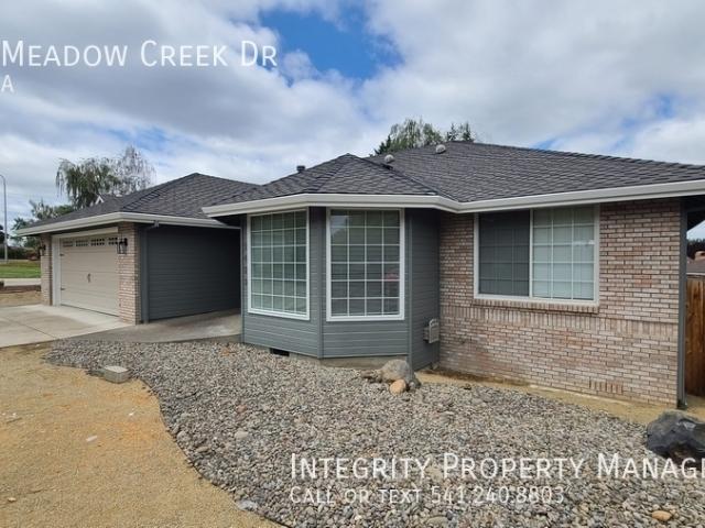 3 BR, 2 BA Apartment 2423 Meadow Creek Dr, Medford, OR 97504