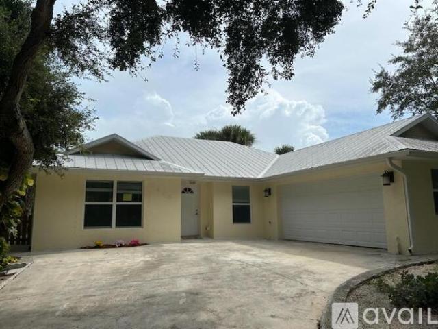 3 BR, 2 BA Apartment 2426 Oak Drive, Fort Pierce, FL 34949