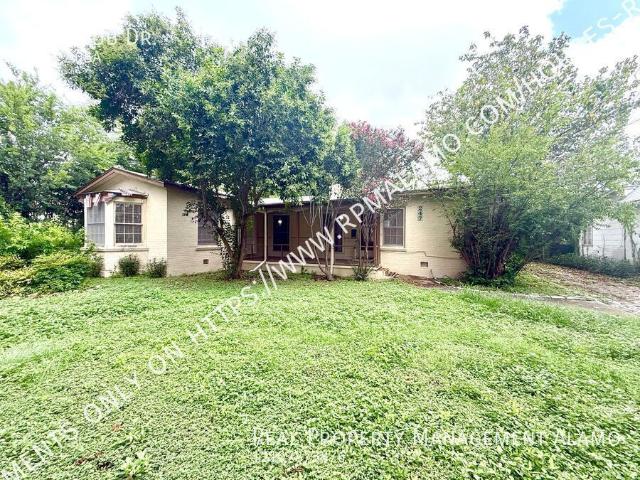 3 BR, 2 BA Apartment 247 Club Dr San Antonio, TX 78201