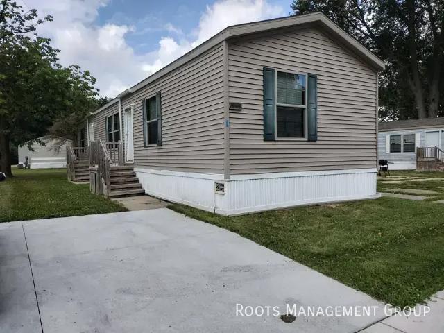 3 BR, 2 BA Apartment 2443 Gena Ann, Flint, MI 48504