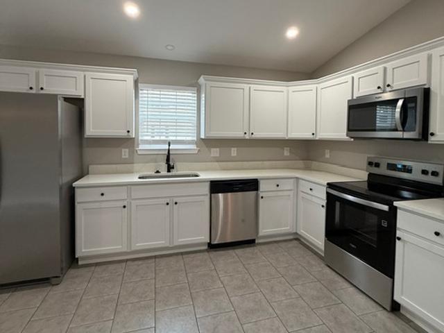 3 BR, 2 BA Apartment 24696 Chestnut Street, Unit 24696, Elberta, AL 36530