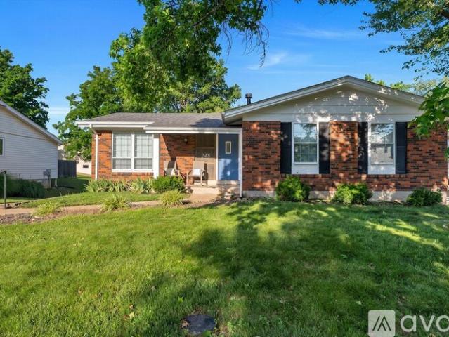 3 BR, 2 BA Apartment 248 Village Creek Drive, Ballwin, MO 63021