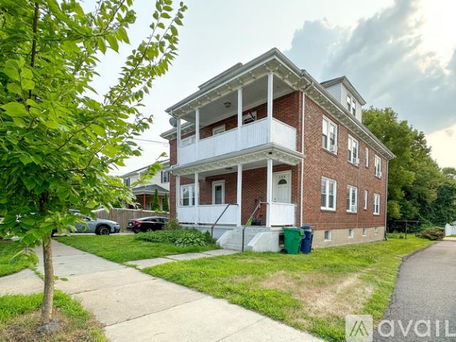 3 BR, 2 BA Apartment 248 Pearl Street, Unit Unit 248, Newton, MA 02458
