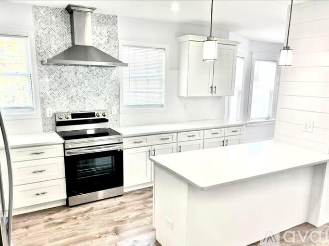 3 BR, 2 BA Apartment 24 Windham St, Unit 3, Worcester, MA 01610