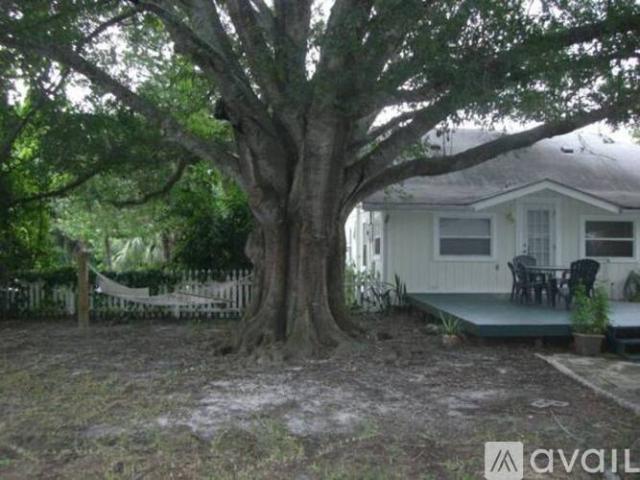3 BR, 2 BA Apartment 2500 Ashton Road, Sarasota, FL 34231