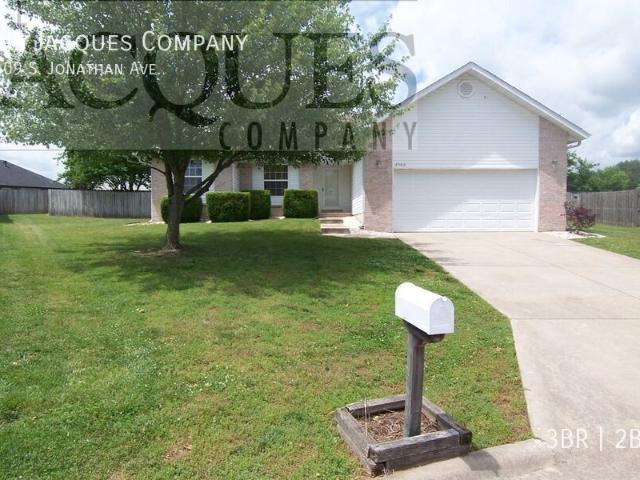 3 BR, 2 BA Apartment 2509 S. Jonathan Ave Springfield, MO 65807