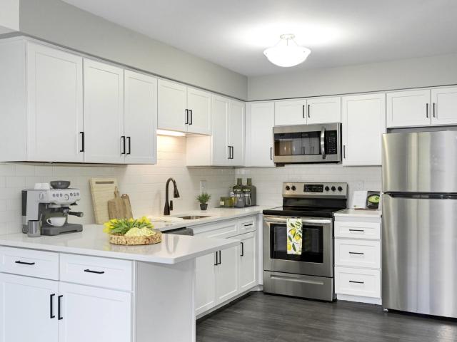 3 BR, 2 BA Apartment 250 Turners Crossroad Unit W 106, Minneapolis, MN 55416