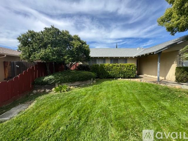 3 BR, 2 BA Apartment 2521 Casita Dr, Modesto, CA 95355