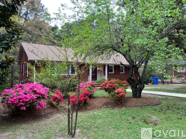 3 BR, 2 BA Apartment 2523 Mirror Lake Drive, Fayetteville, NC 28303