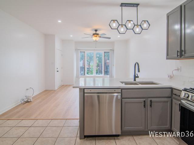 3 BR, 2 BA Apartment 2534 W Harrison St, Chicago, IL 60612