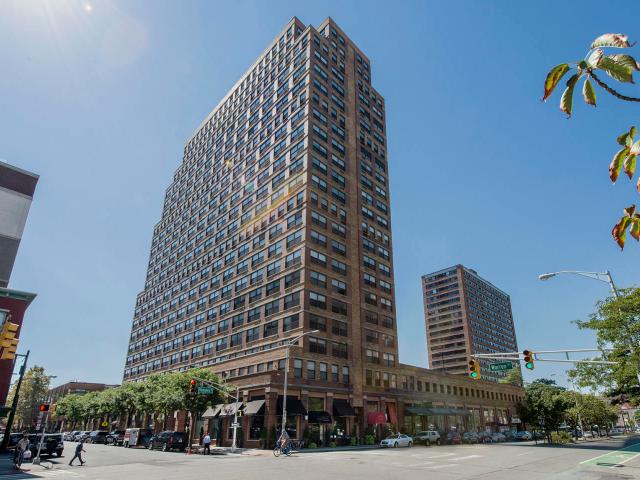 3 BR, 2 BA Apartment 255 Warren St Unit 1707, Jersey City, NJ 07302
