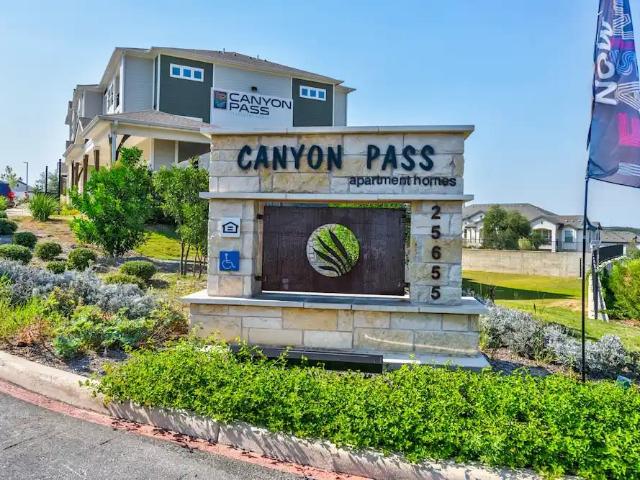 3 BR, 2 BA Apartment 25655 Overlook Parkway Unit 35879, San Antonio, TX 78260
