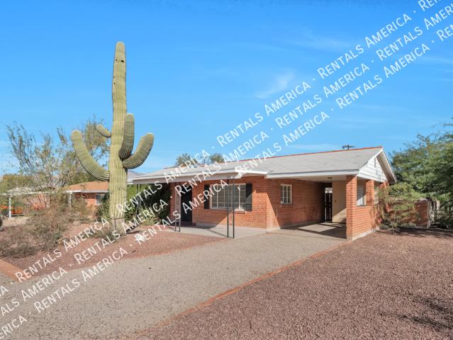3 BR, 2 BA Apartment 2606 N Tyndall Ave, Tucson, AZ 85719