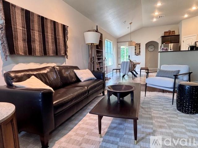 3 BR, 2 BA Apartment 2610 S Jackson Ave, Joplin, MO 64804