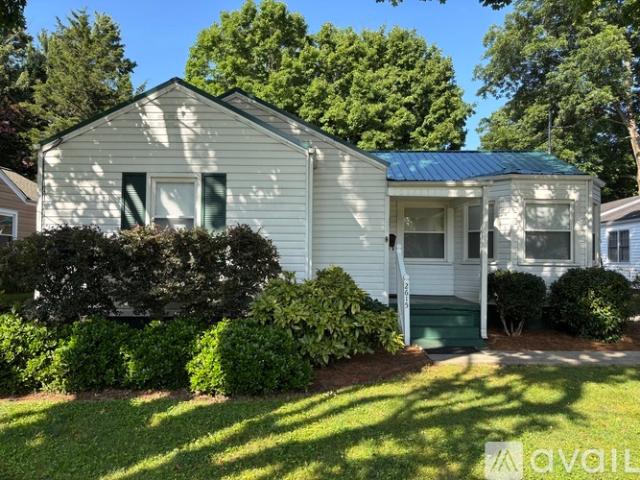 3 BR, 2 BA Apartment 2615 Alabama Street Southwest, Huntsville, AL 35801