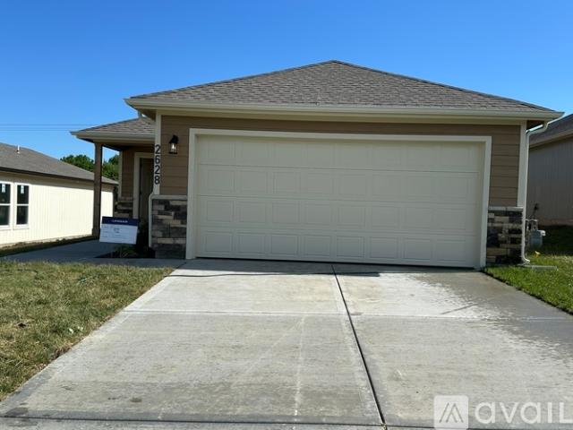 3 BR, 2 BA Apartment 2628 Woodfield Dr, Tonganoxie, KS 66086