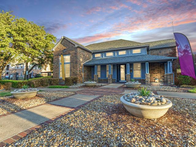 3 BR, 2 BA Apartment 2631 John West Road Unit 19 1904, Dallas, TX 75228