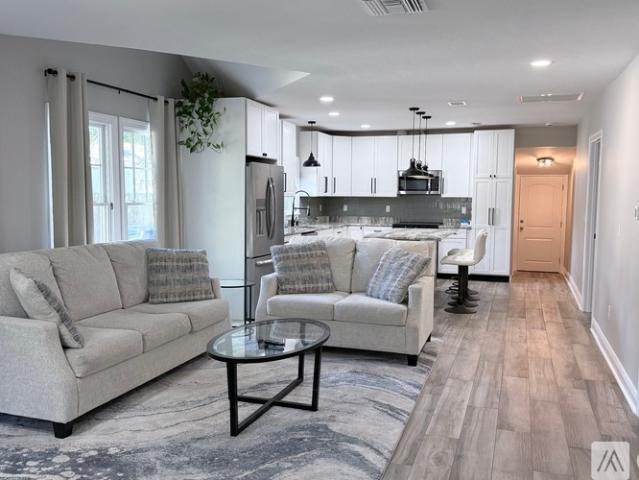 3 BR, 2 BA Apartment 2635 Michigan Avenue, Fort Myers, FL 33916
