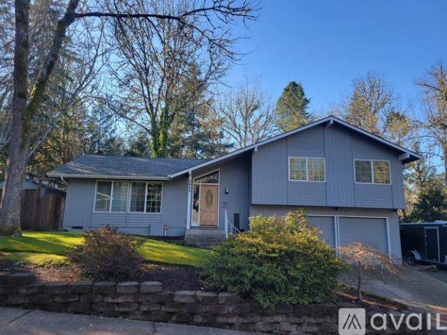 3 BR, 2 BA Apartment 2680 Windsor Circle East, Eugene, OR 97405
