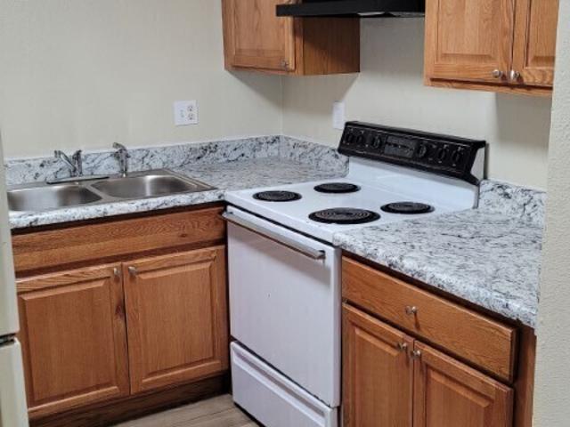 3 BR, 2 BA Apartment 2682 N 43rd Ave, Phoenix, AZ 85009