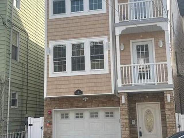 3 BR, 2 BA Apartment 26 Stuyvesant Avenue, Unit 2, Newark, NJ 07106