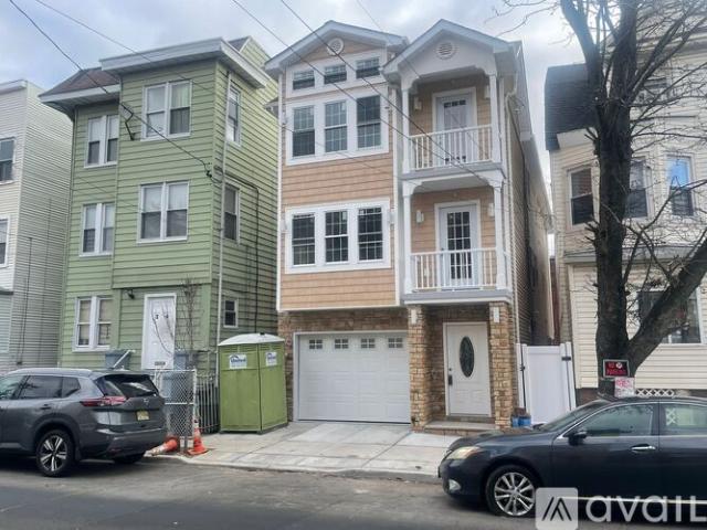3 BR, 2 BA Apartment 26 Stuyvesant Avenue, Unit 1, Newark, NJ 07106