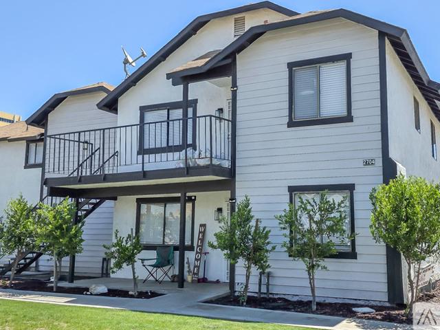 3 BR, 2 BA Apartment 2704 Villalovos Court, Unit 2, Bakersfield, CA 93304