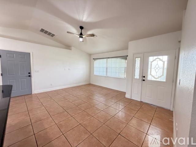 3 BR, 2 BA Apartment 2712 Southwest 2nd Avenue, Cape Coral, FL 33914