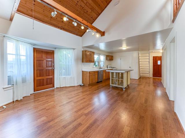 2 BR, 2 BA Apartment 2713 3rd St. E, Santa Monica, CA 90405