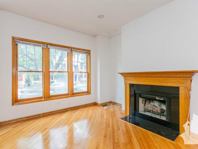 3 BR, 2 BA Apartment 2717 North Wayne Avenue, Chicago, IL 60614