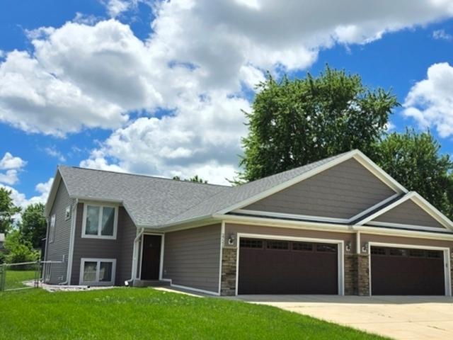 3 BR, 2 BA Apartment 2721 Kellogg Avenue, Unit 2721, Janesville, WI 53546