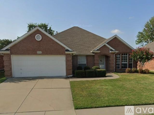 3 BR, 2 BA Apartment 2724 Flint Rock Drive, Fort Worth, TX 76131