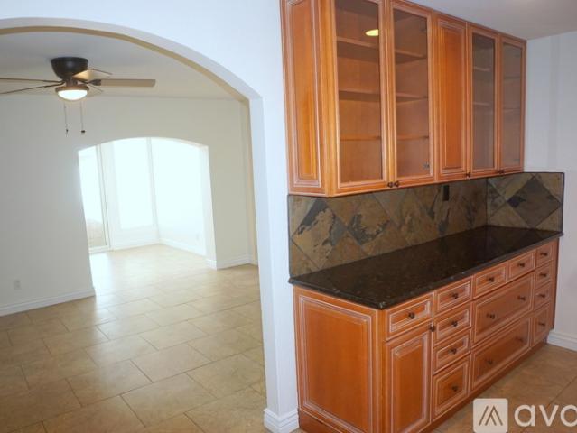 3 BR, 2 BA Apartment 2725 S Azalea Dr, Tempe, AZ 85282