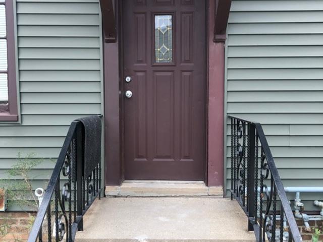 3 BR, 2 BA Apartment 2727 Orchard St, Unit A, Blue Island, IL 60406