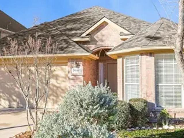 3 BR, 2 BA Apartment 2727 Rochelle Pt, Irving, TX 75062