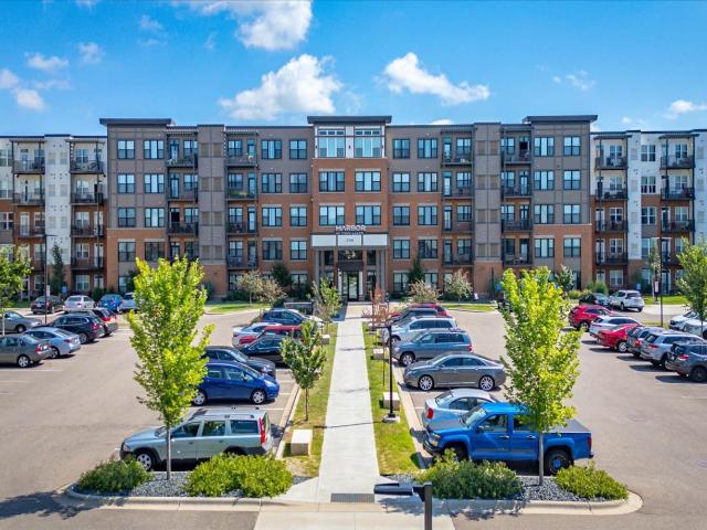 3 BR, 2 BA Apartment 2730 Herschel Street North Unit 101, Saint Paul, MN 55113