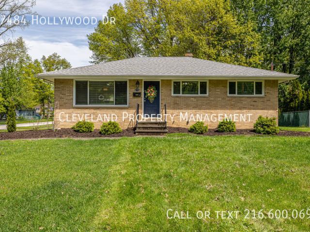 3 BR, 2 BA Apartment 27484 Hollywood Dr, Westlake, OH 44145
