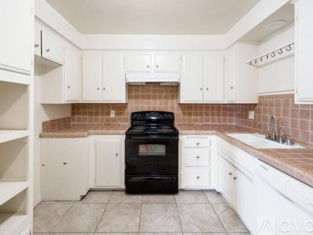 3 BR, 2 BA Apartment 2761 N Golden Ave, Unit 12, San Bernardino, CA 92404