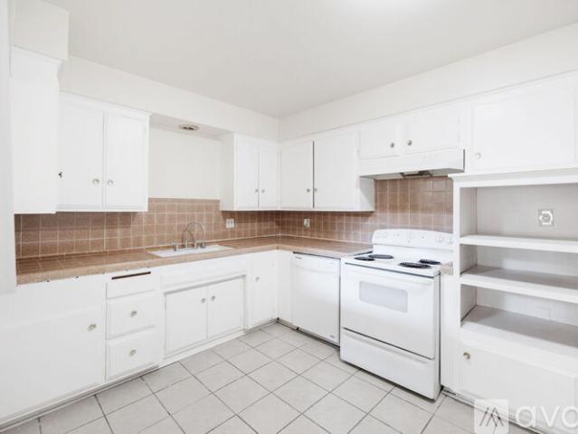 3 BR, 2 BA Apartment 2761 N Golden Ave, Unit 7, San Bernardino, CA 92404
