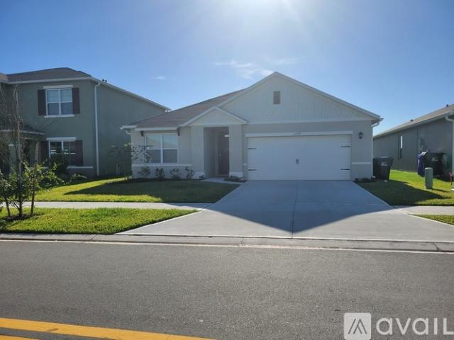3 BR, 2 BA Apartment 2779 Grandbury Grove Road, Lakeland, FL 33811