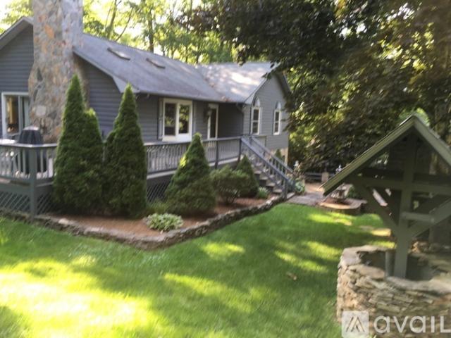 3 BR, 2 BA Apartment 283 Tanglewood Drive, Boone, NC 28607